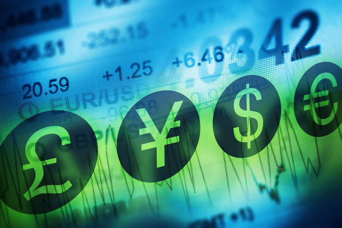 Euro on track for greatest monthly fall since January, dollar close to ...