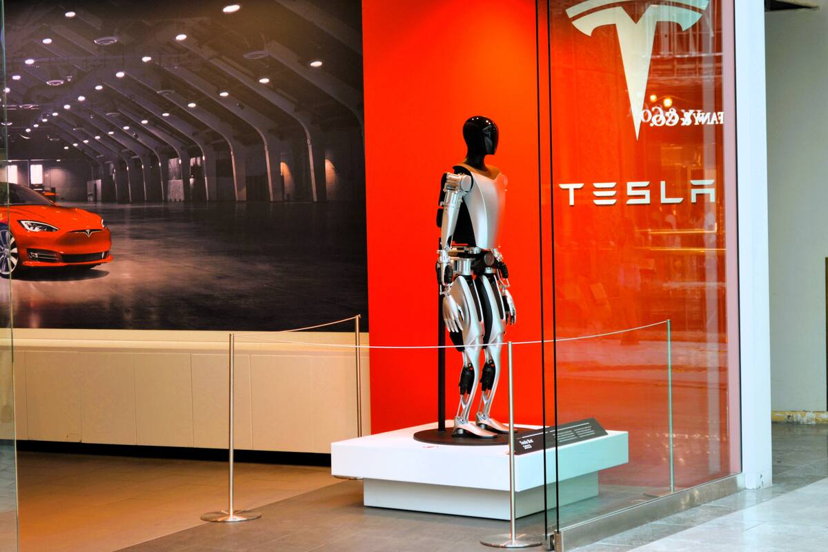 Tesla to have humanoid robots in low production for internal use next ...