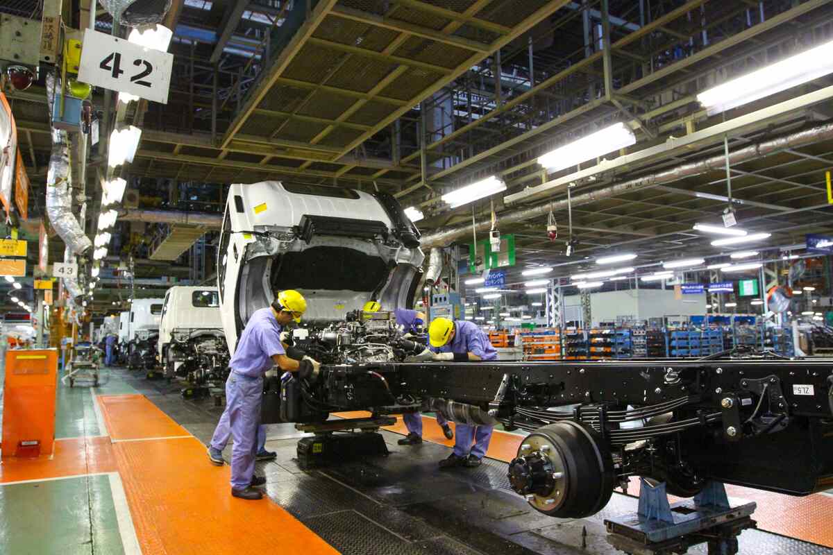 Japan's manufacturing activity dips for second straight month in August ...