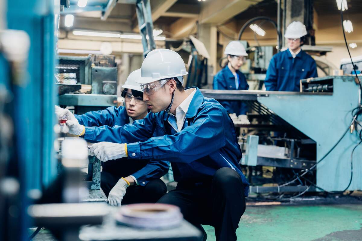 Japan's manufacturing sector deteriorates slightly in September on ...